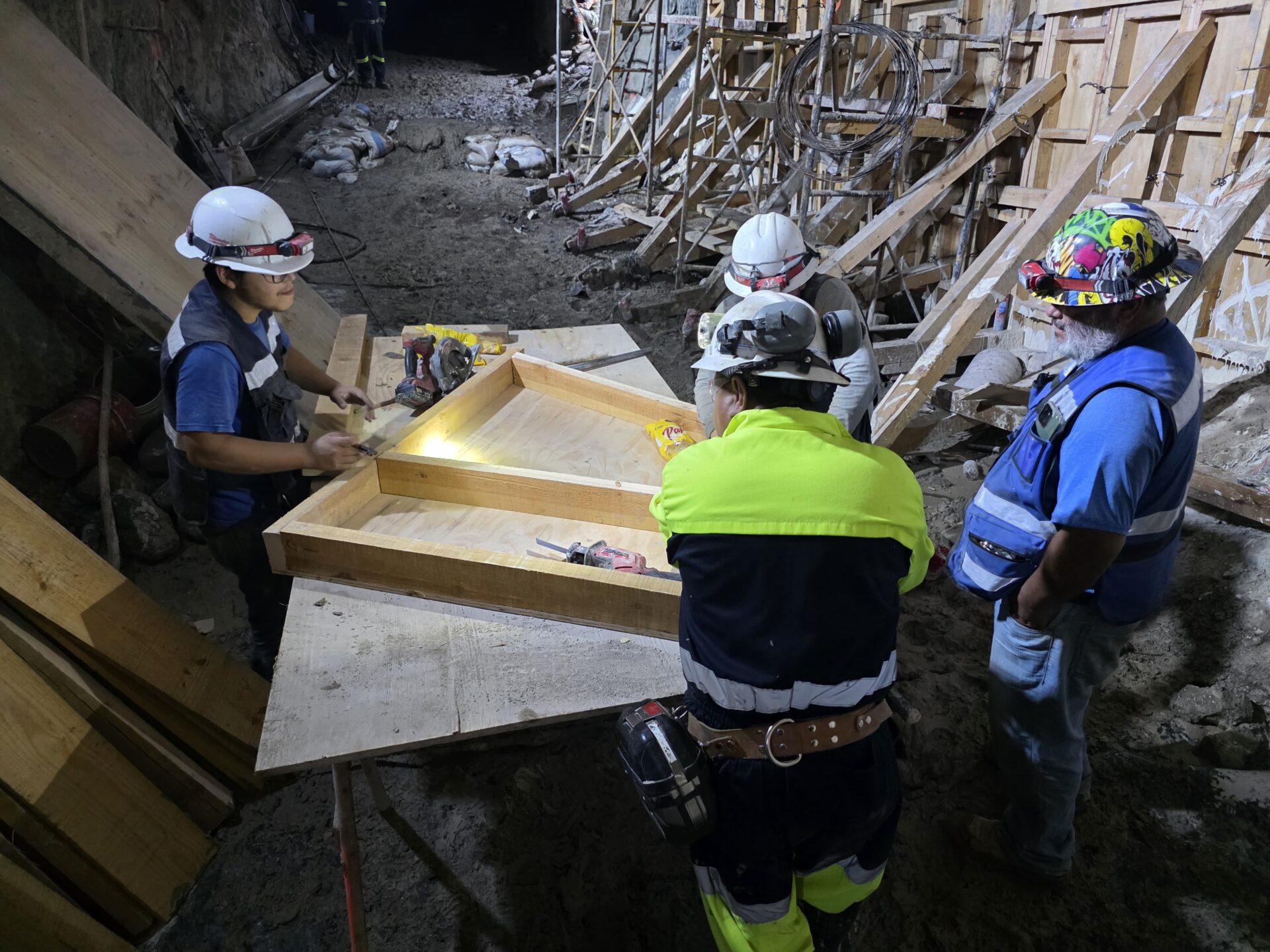 Operativo 24/7 en Mina Santa Fe para rescatar al último minero - Mining ...